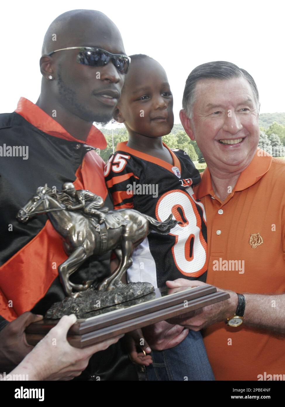 Cincinnati Bengals wide receiver Chad Johnson, left, poses for a photo ...