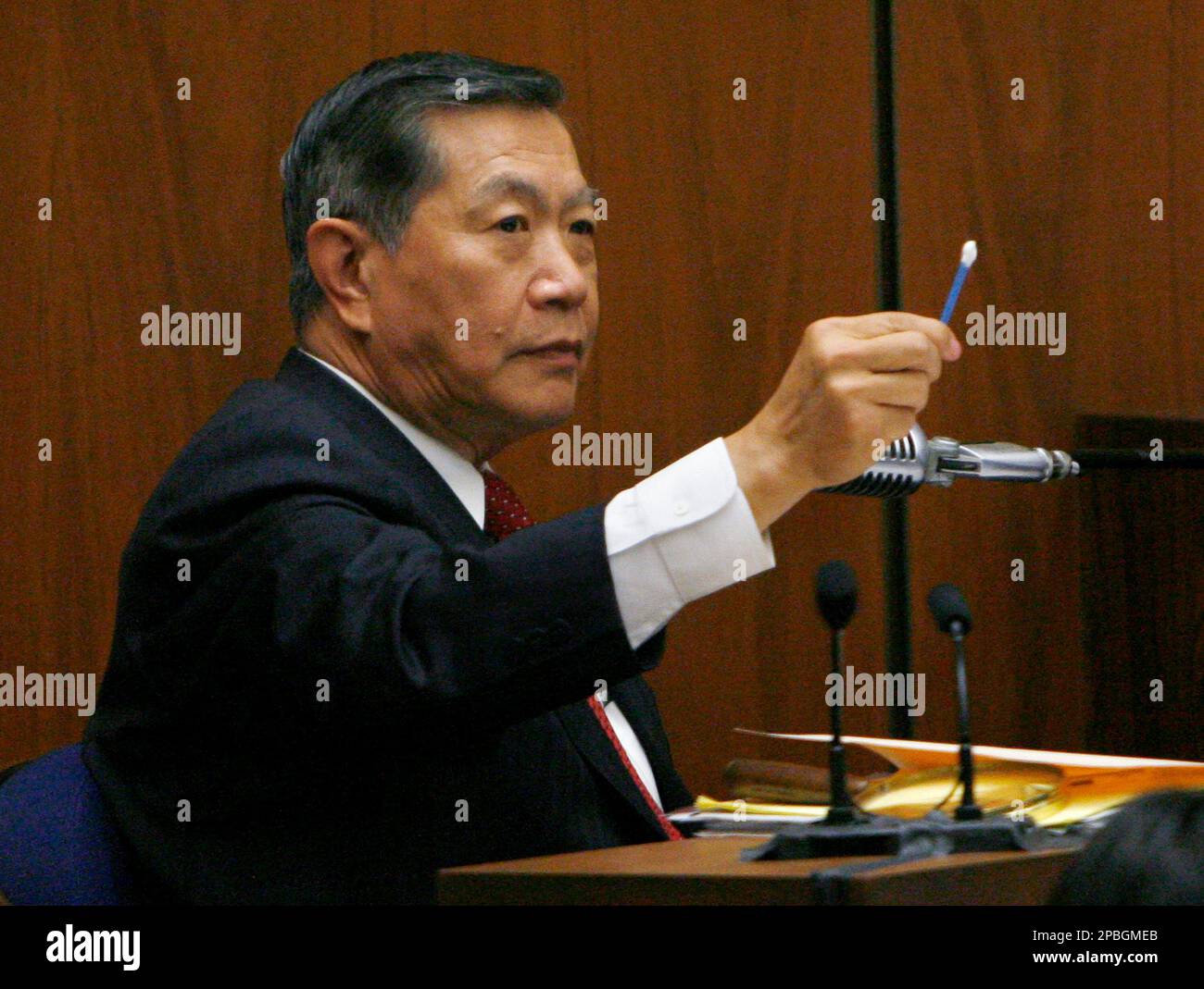 Forensic scientist Dr. Henry C. Lee shows the court a cotton swab ...