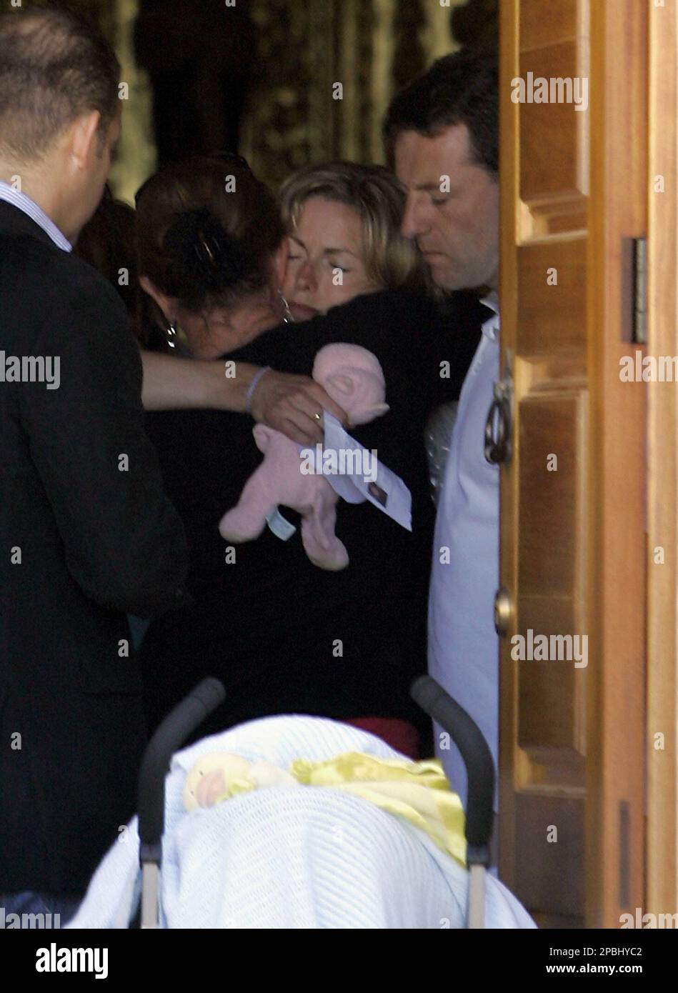 Kate McCann, 2nd right, the mother of the missing 3-year-old girl ...
