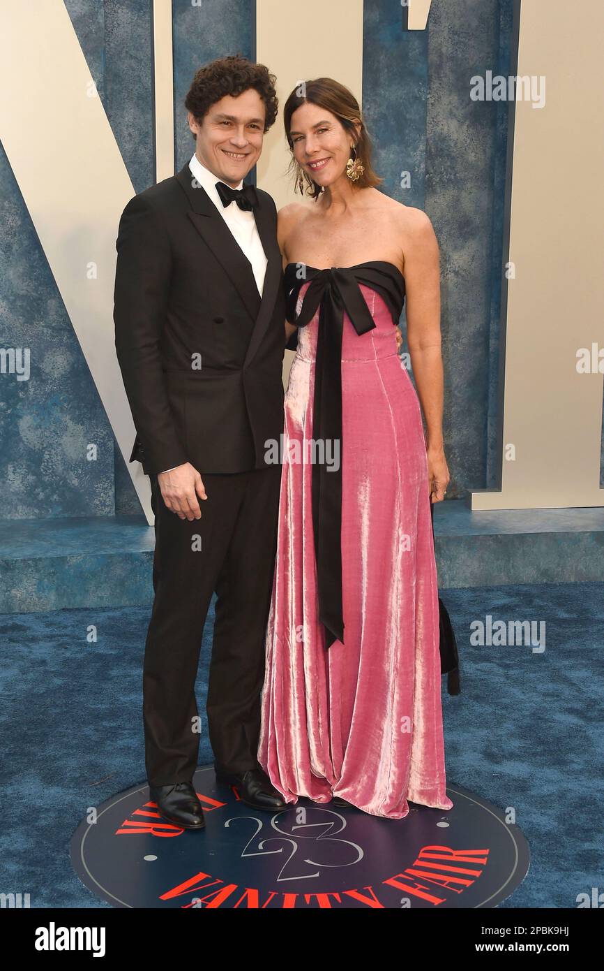 LOS ANGELES - 12. MÄRZ: Phil Lord, Irene Neuwirth auf der 2023 Vanity ...