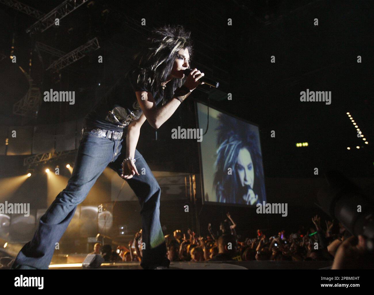 Saenger Bill von der deutschen Band Tokio Hotel begeistert am Samstag ...