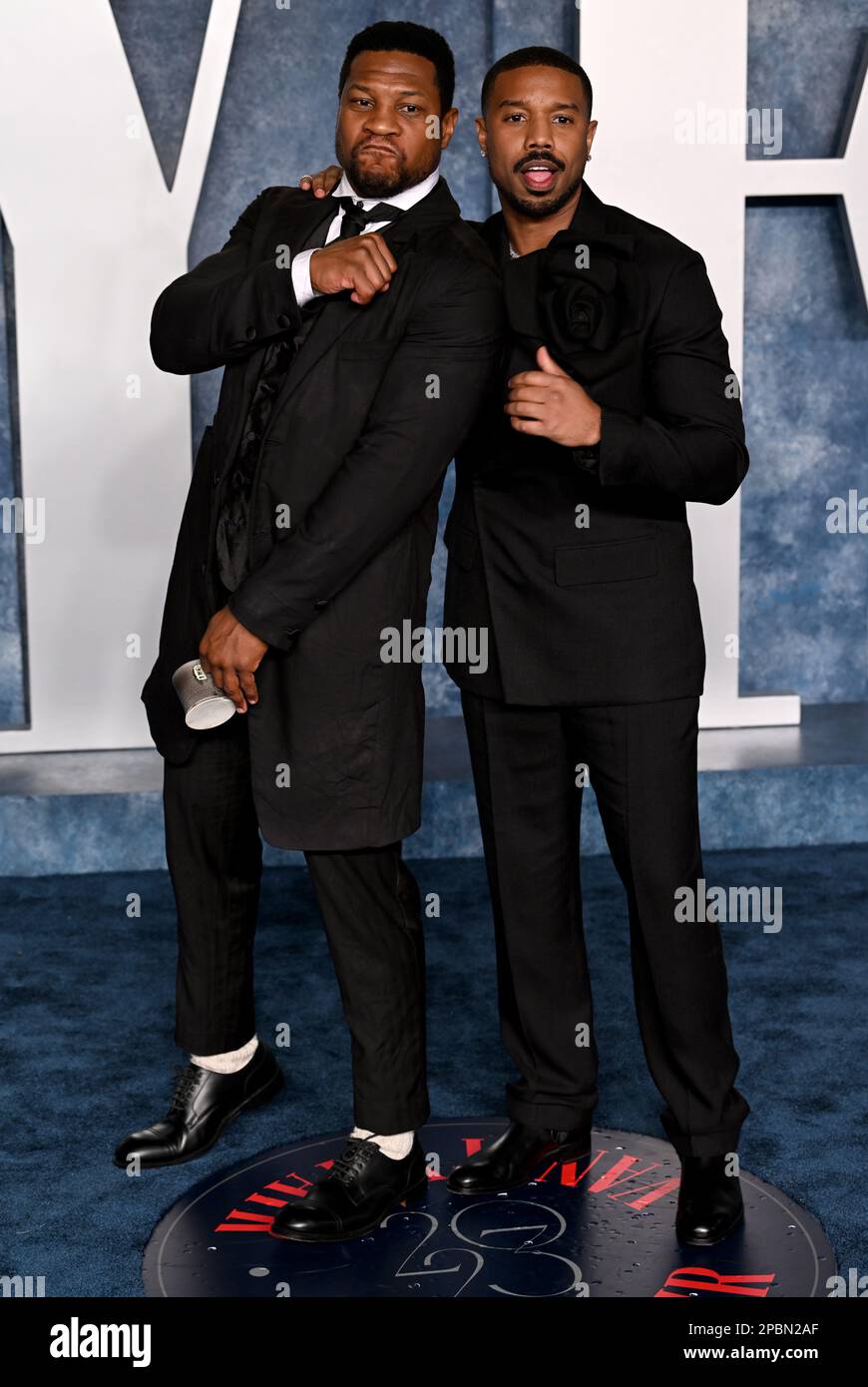 Michael B. Jordan (rechts) und Jonathan Majors, die an der Vanity Fair ...