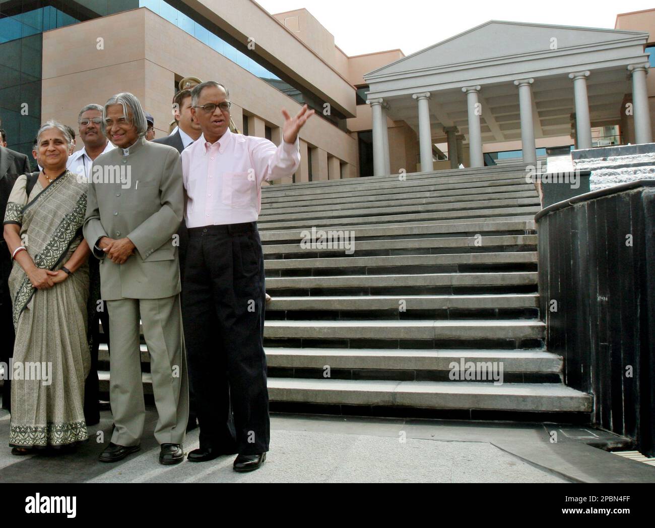 Indian President A.P.J. Abdul Kalam, center, stands with Infosys ...