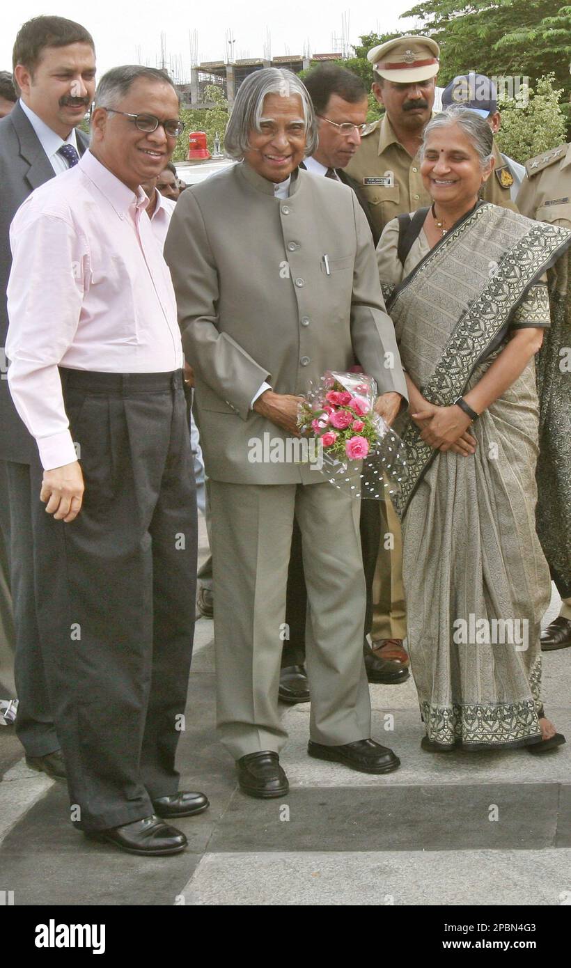 Indian President A.P.J. Abdul Kalam, center, is greeted by Infosys ...