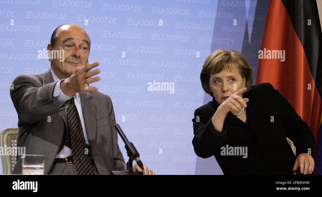 Bundeskanzlerin Angela Merkel, rechts, und der franzoesische ...