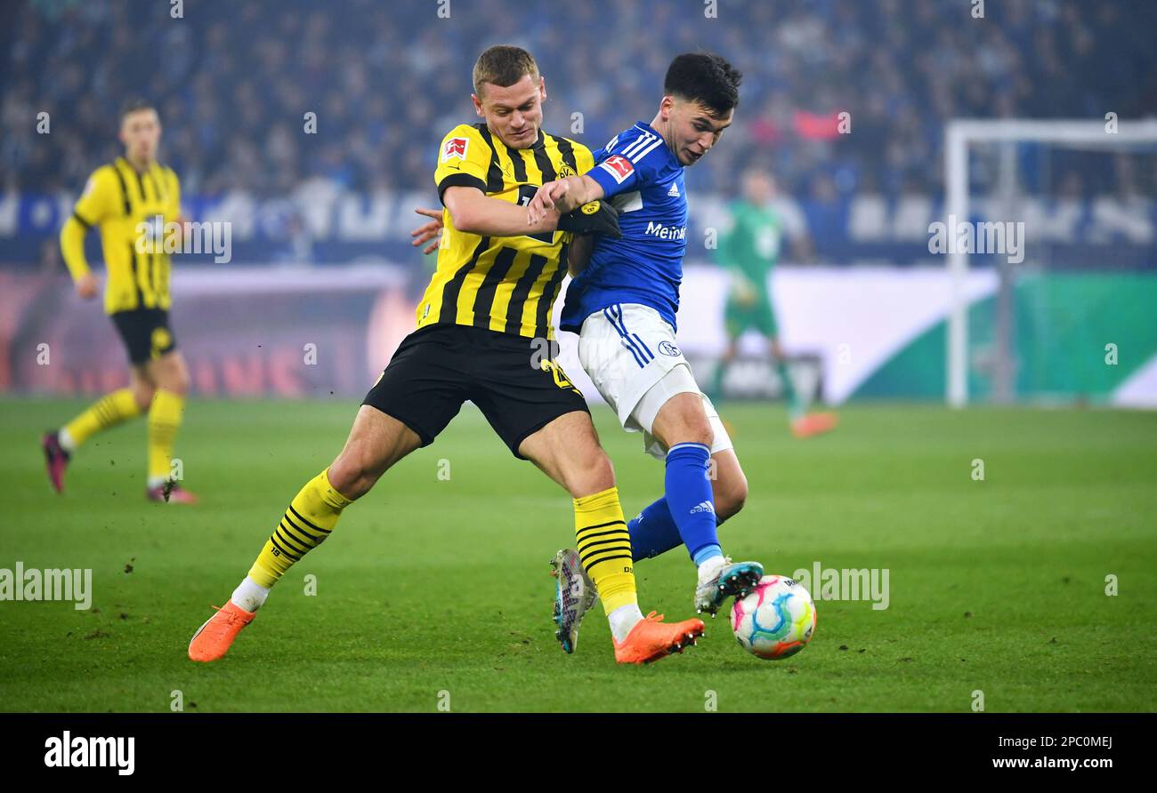 Bundesliga, Veltins Arena, FC Schalke 04 vs Borussia Dortmund; Julian Ryerson (BVB), Mehmet ...