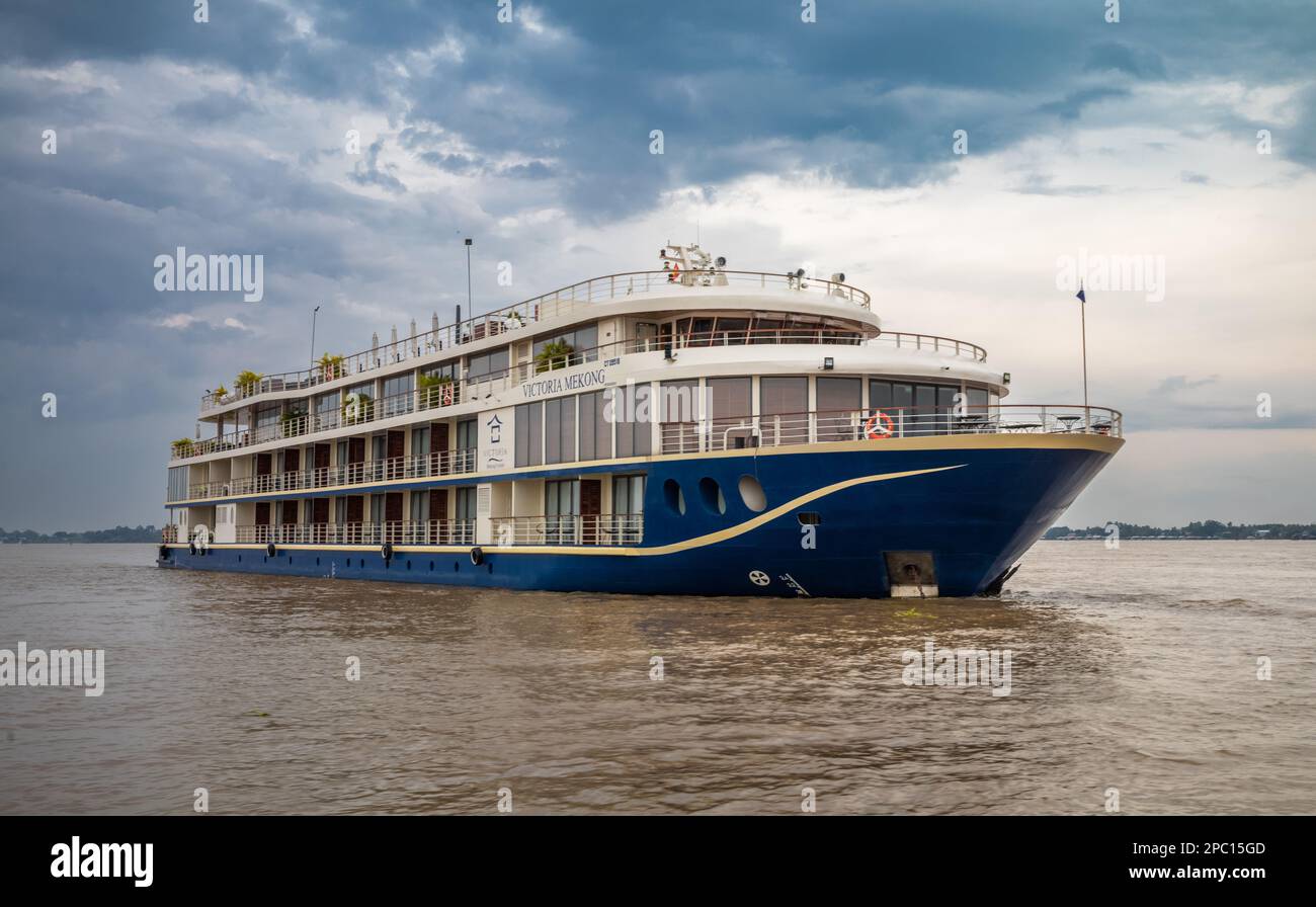 Das Flussschiff Victoria Mekong liegt mitten im Fluss Mekong im Mekong ...