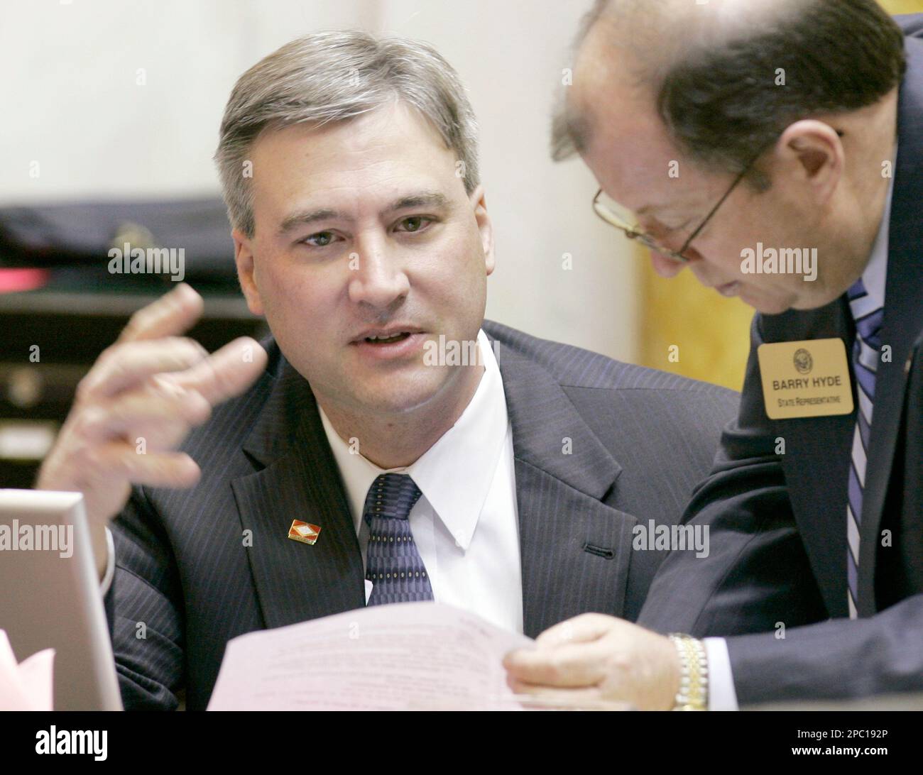 Rep. Keven Anderson, R-Rogers, left, talks with Rep. Barry Hyde, D ...