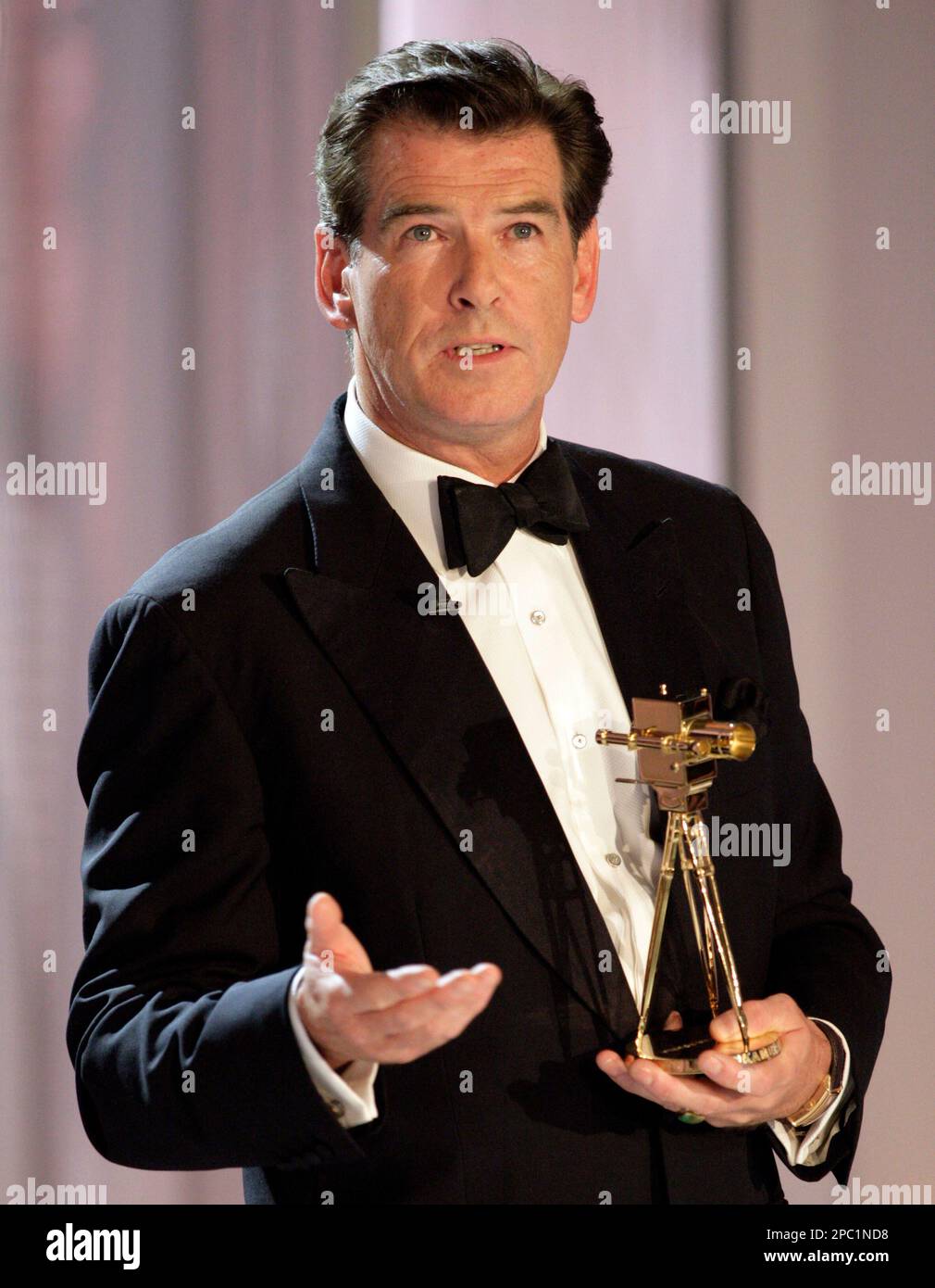 Irish actor Pierce Brosnan receives German television 'Goldene Kamera ...