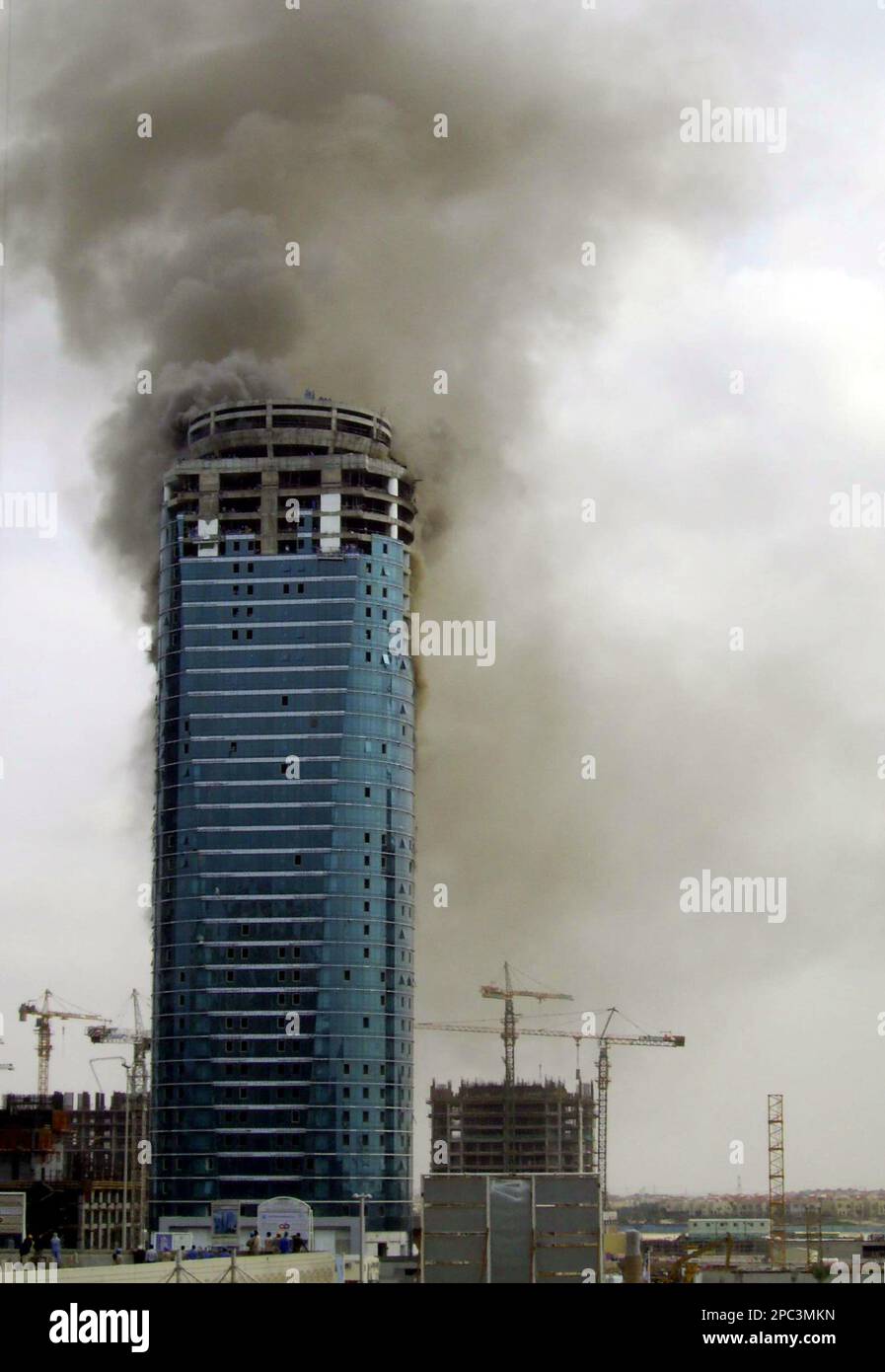 Workers seen trapped on a building after it caught fire in Dubai ...