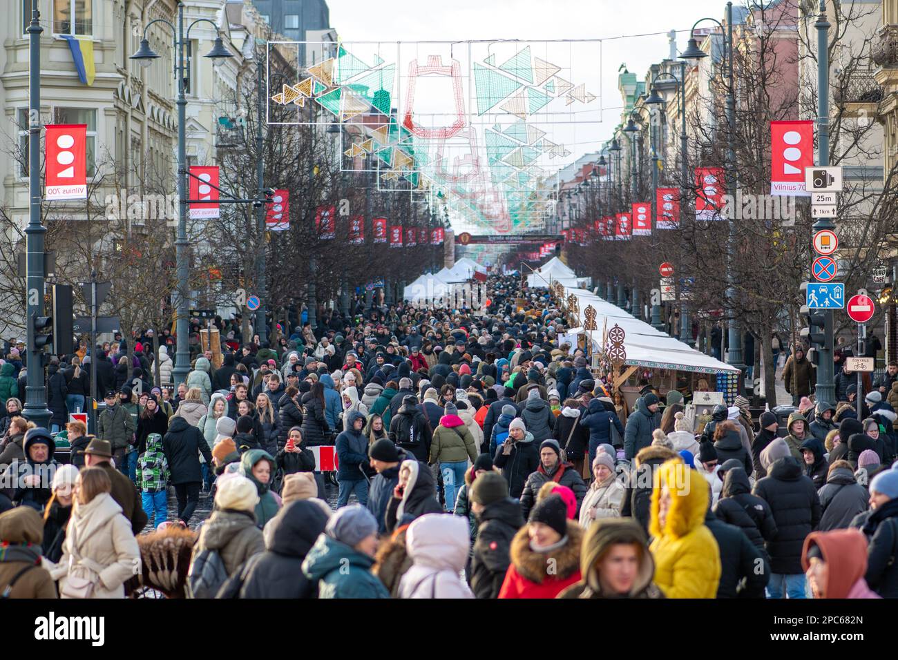 Besucher auf dem Kaziuko Muge oder der Saint Casimir's Fair, einer ...