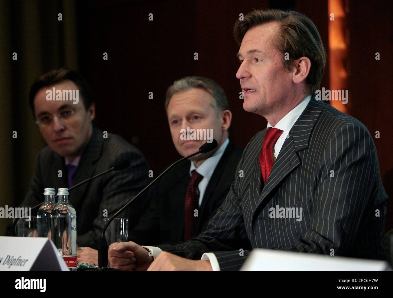 Mathias Doepfner, rechts, Vorstandsvorsitzender von Axel Springer ...