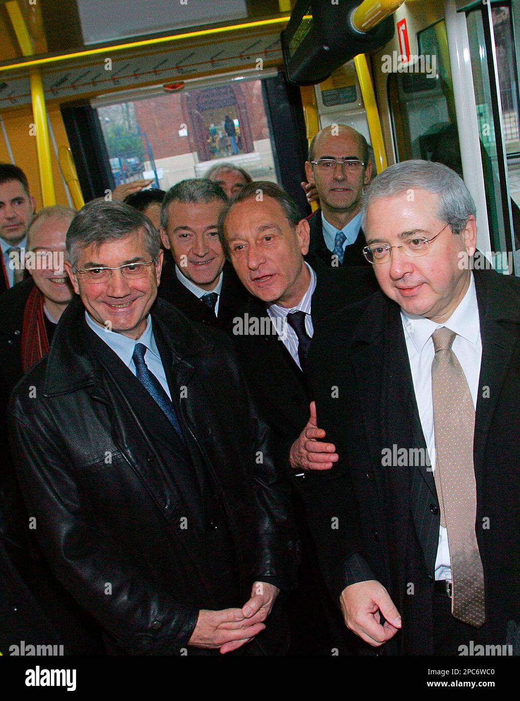 Chairman and CEO of Saint-Gobain Jean-Louis Beffa, foreground left ...