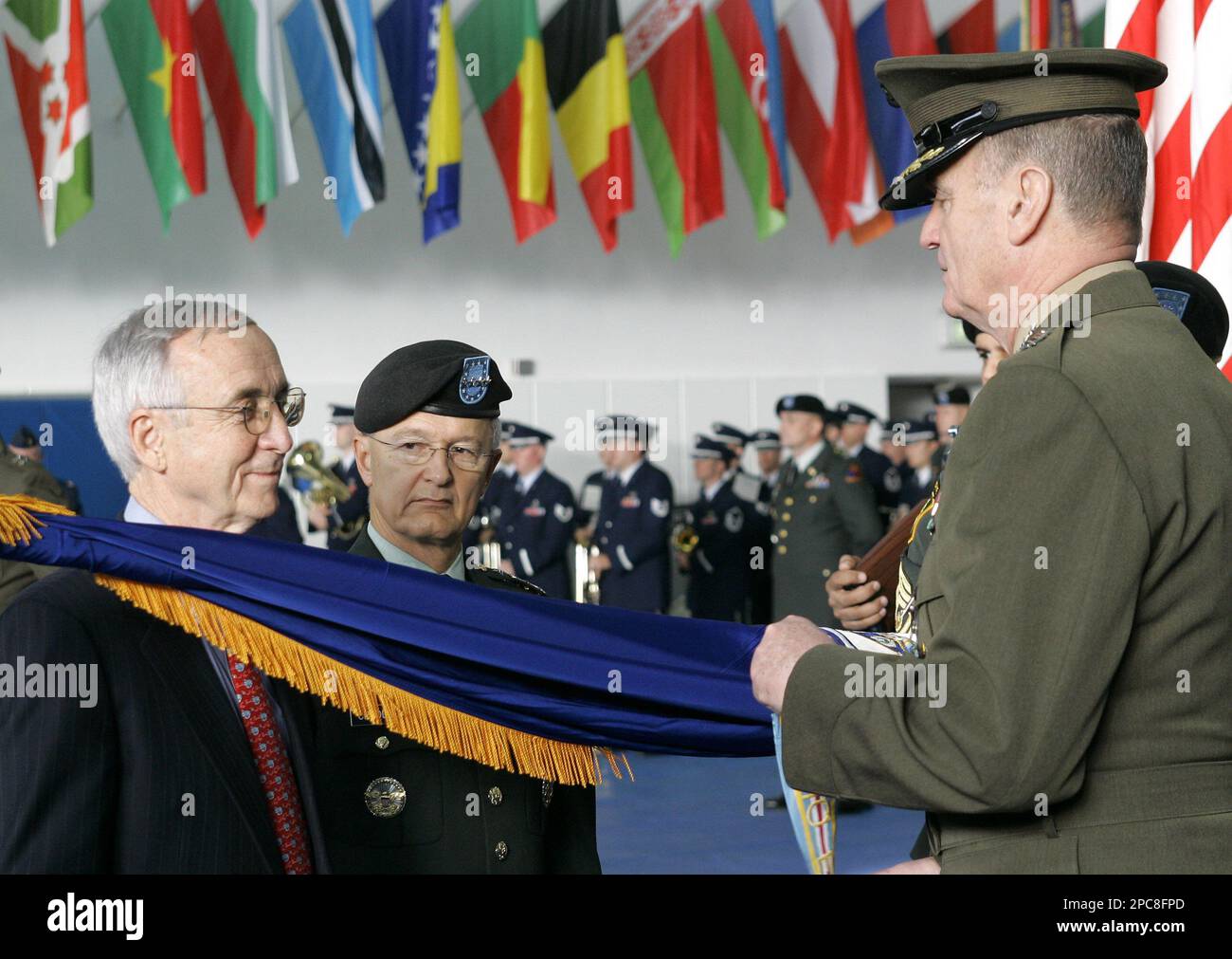 Retiring commander of the headquarters of the US European Command (US ...