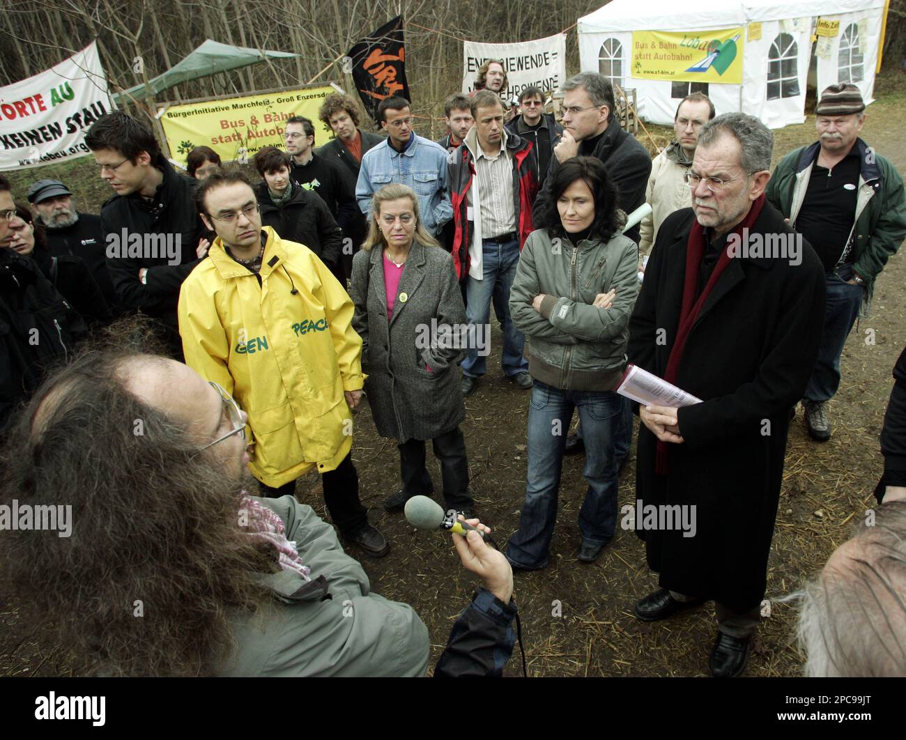 Die dritte Nationalratspraesidentin Eva Glawischnig, 2. von rechts, und ...