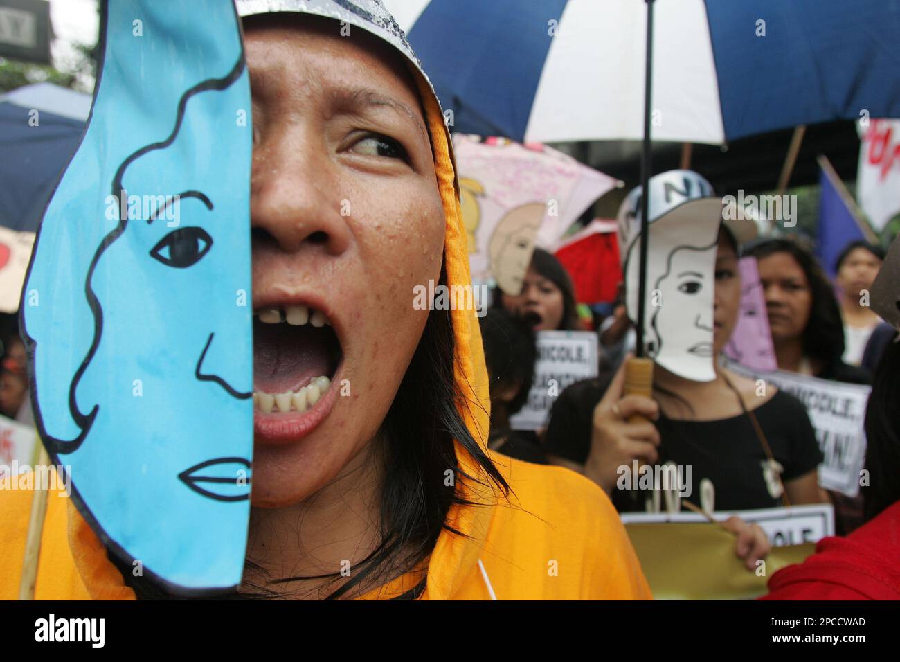 Women protesters shout anti-U.S. slogans as they call on support for an ...