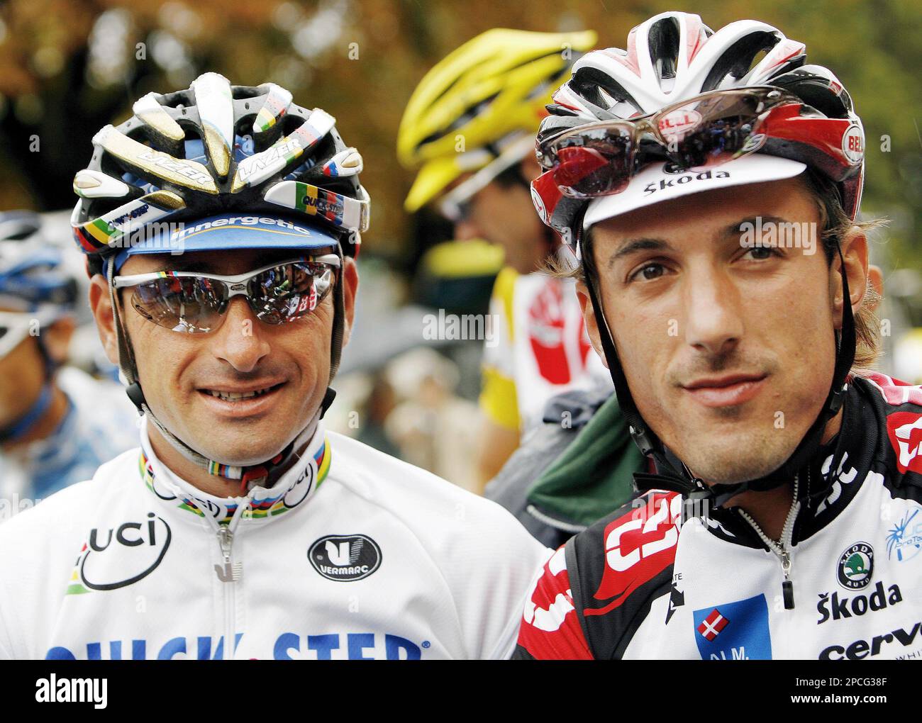 Weltmeister unter sich.... Der Italiener Paolo Bettini, links, (Strasse ...