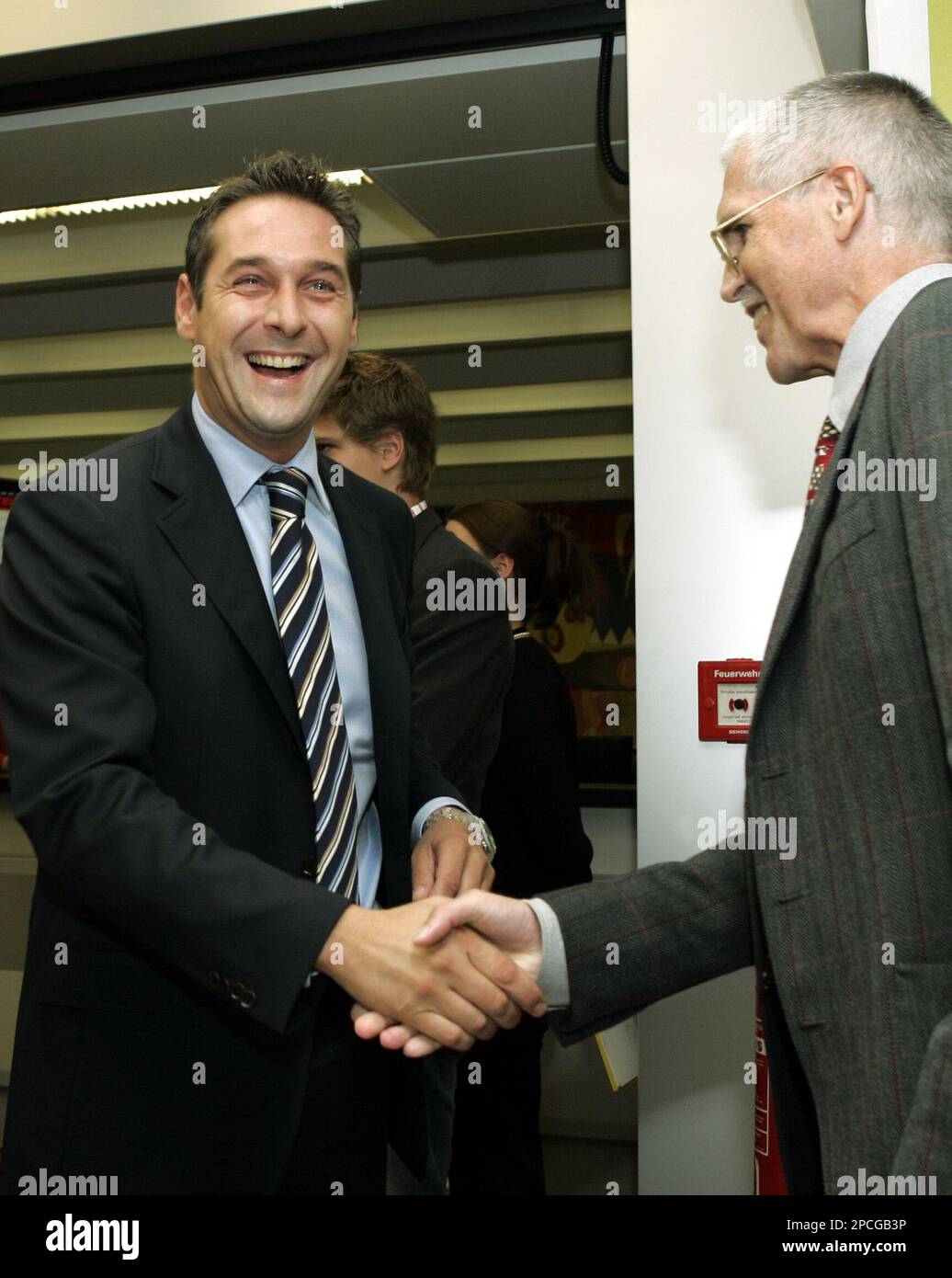 Der Spitzenkandidat der FPOE Heinz Christian Strache trifft am ...