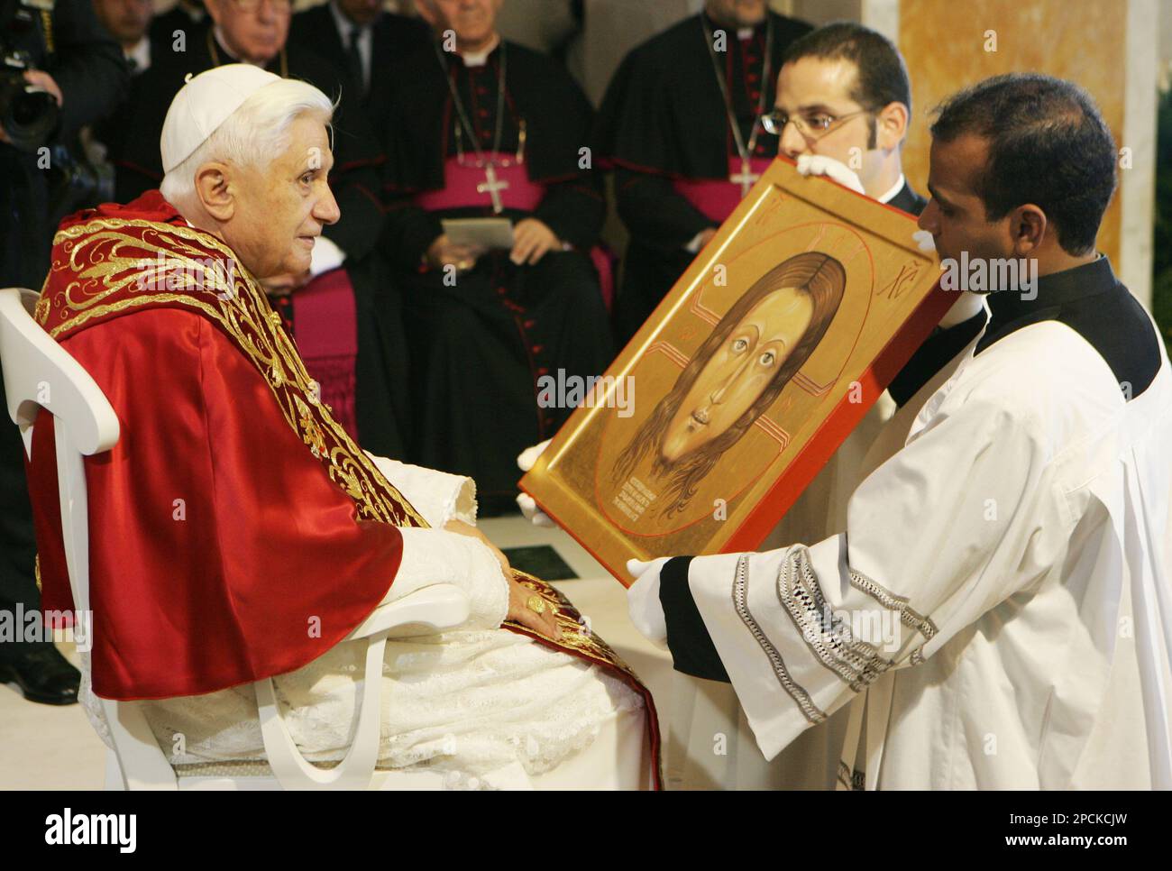 Pope Benedict XVI inside the "Holy Face" Sanctuary in Manoppello, Italy ...