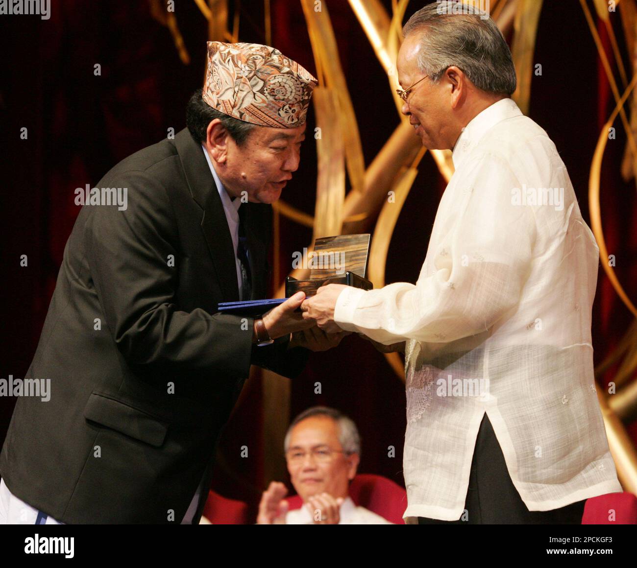 Philippine Supreme Court Chief Justice Artemio Panganiban , right ...