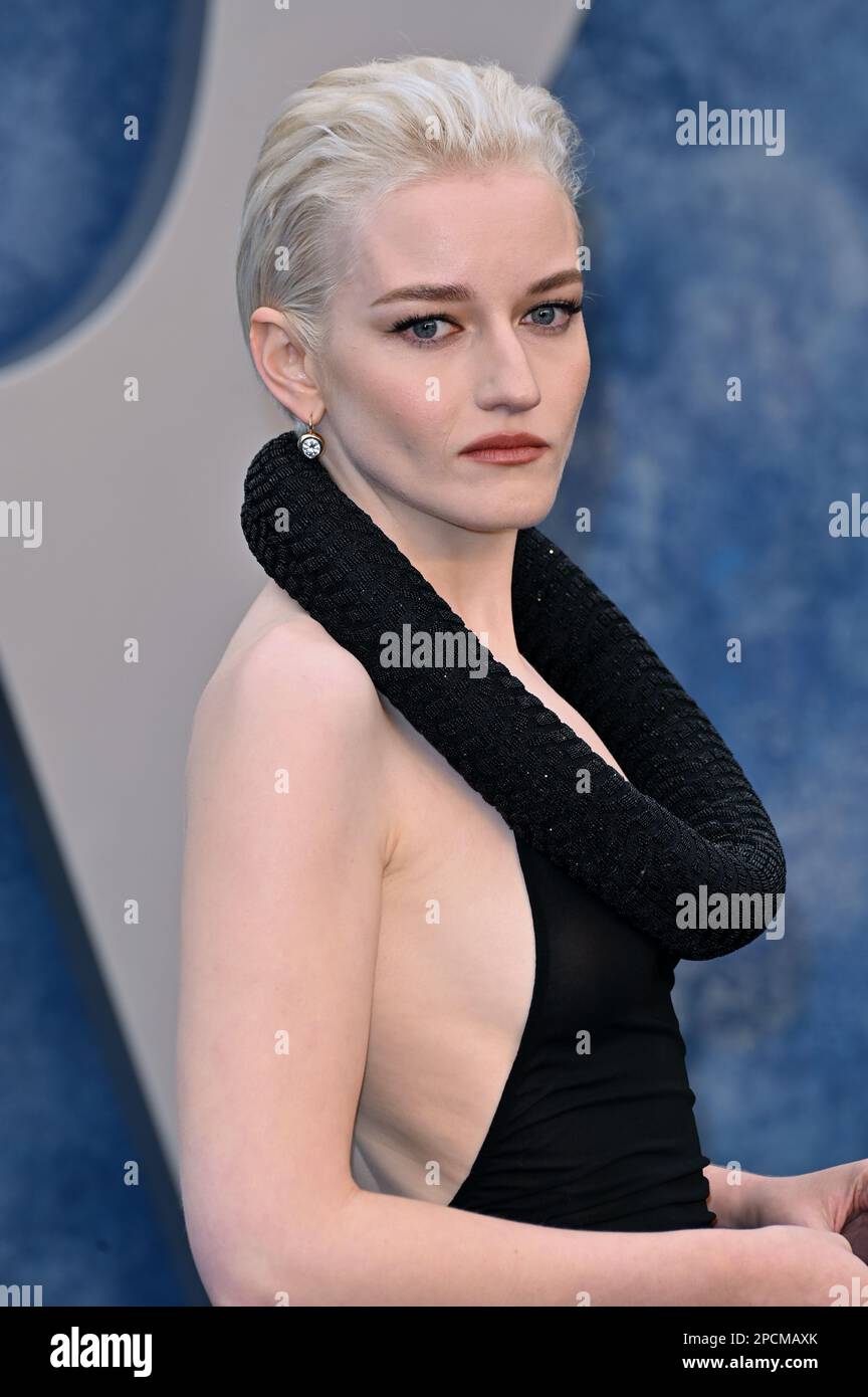 Julia Garner auf der 2023 Vanity Fair Oscar Party im Wallis Annenberg ...