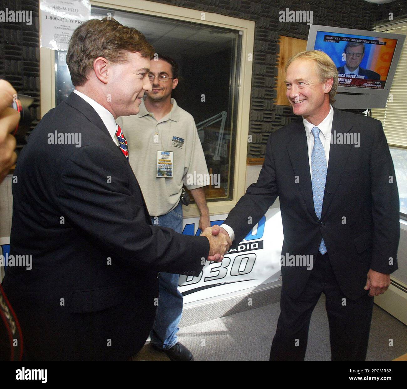 U.S. Sen. Lincoln Chafee, R-R.I., right, shakes hands with Cranston, R ...