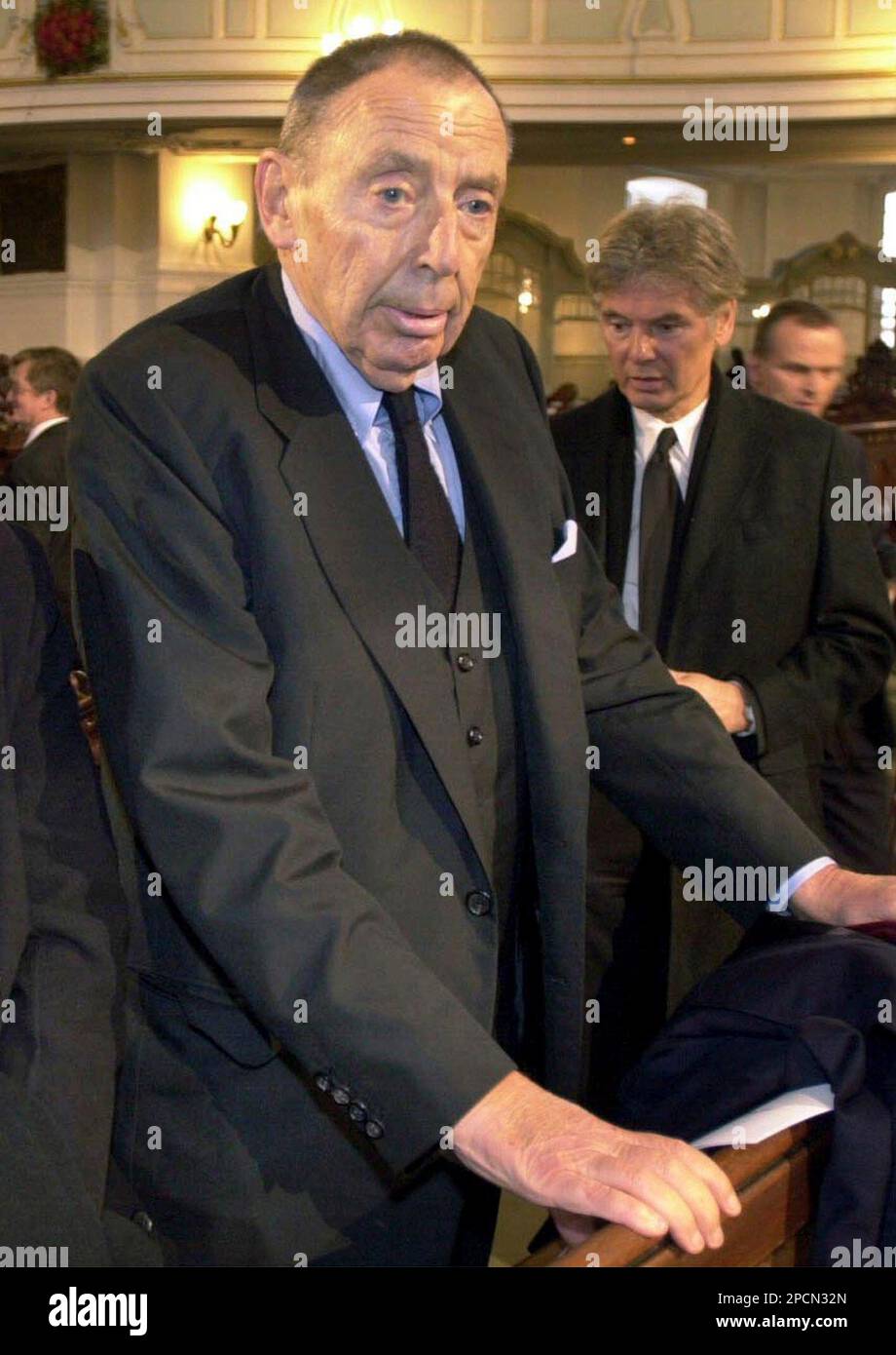 ** ARCHIV ** Verleger John Jahr nimmt am 25. Nov. 2002 am Staatsakt ...