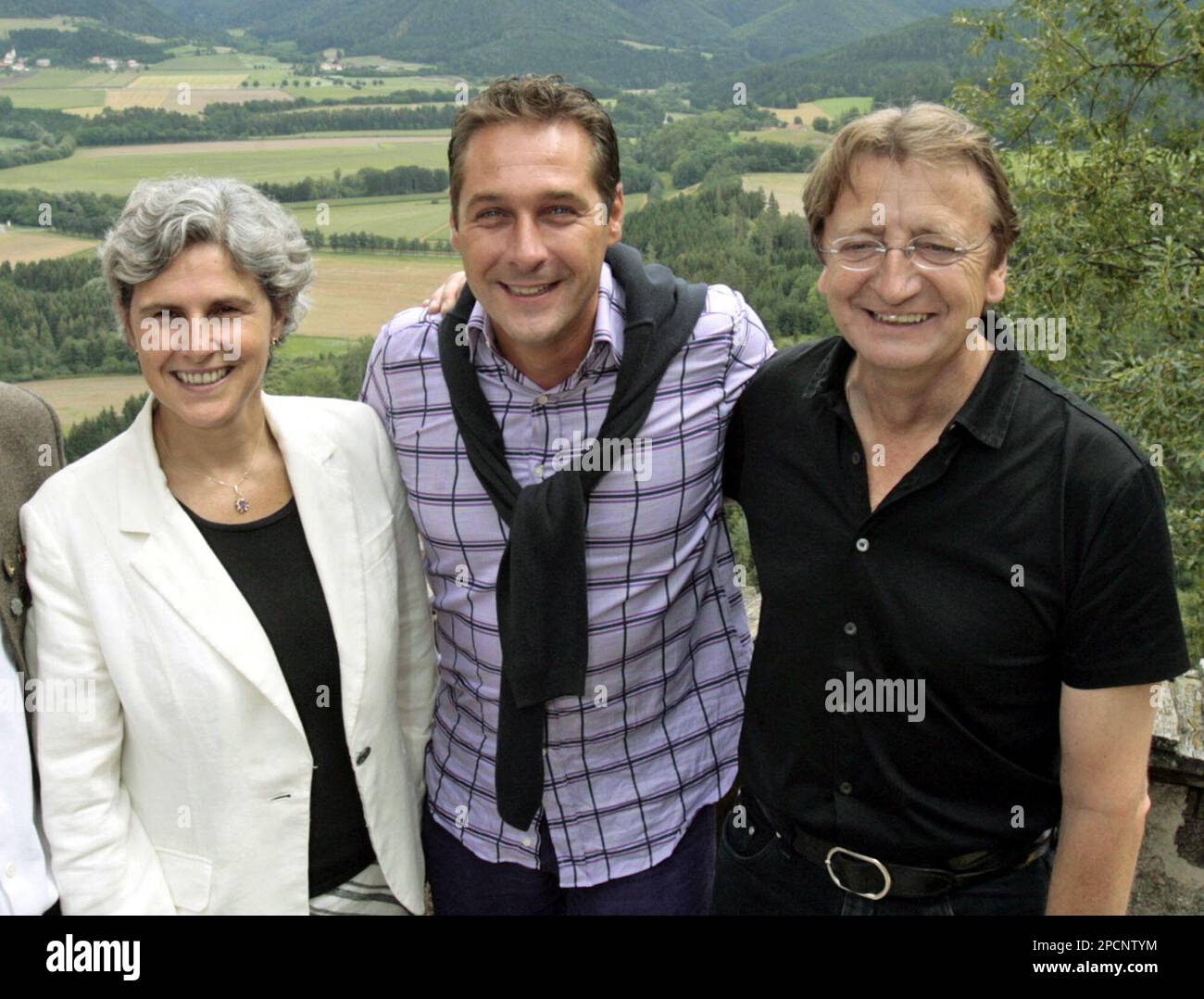 Abgeordnete Barbara Rosenkranz, FPOE-Chef Heinz-Christian Strache und ...
