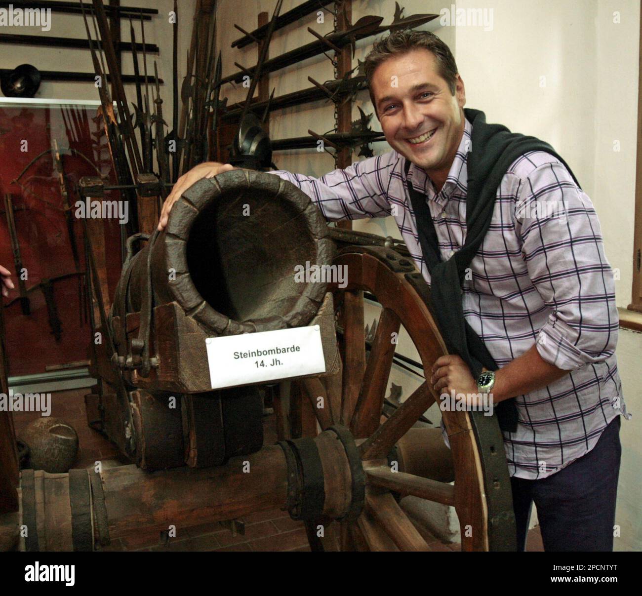 FPOE-Chef Heinz-Christian Strache posiert am Montag, 7. Aug. 2006 ...