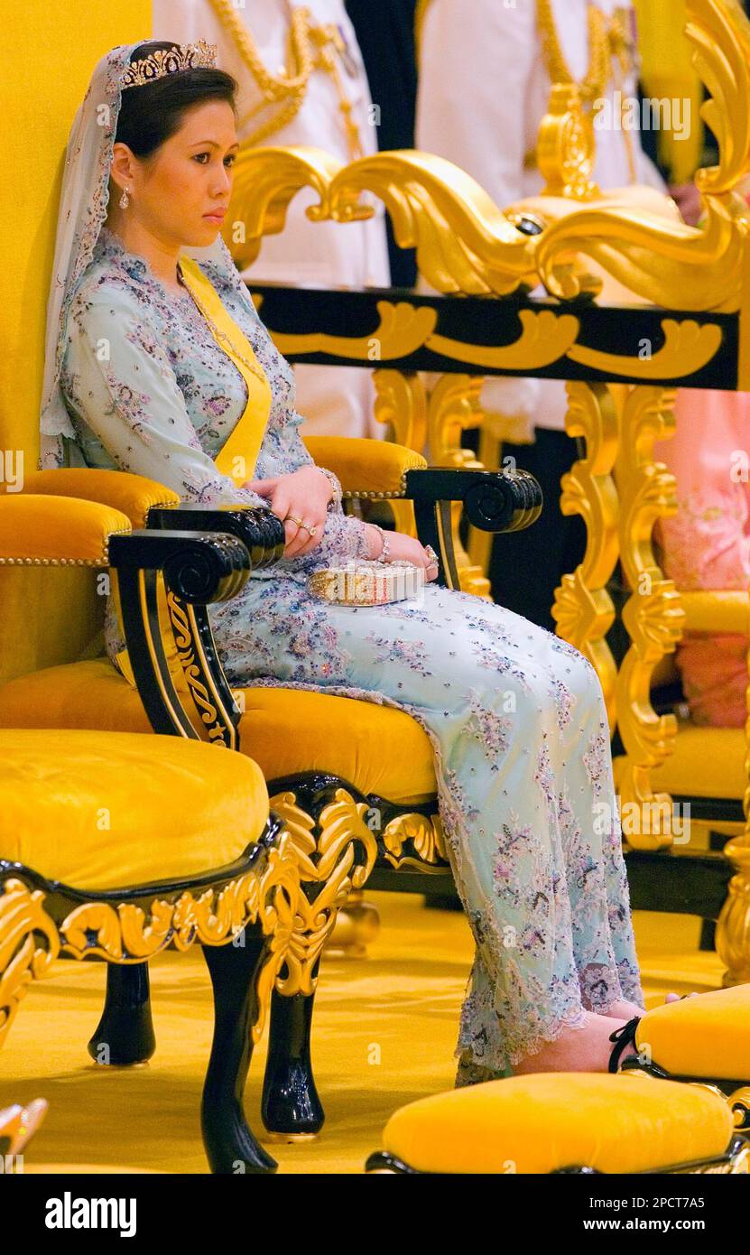 The second wife of Brunei's Sultan Hassanal Bolkiah, Azrinaz Mazhar ...
