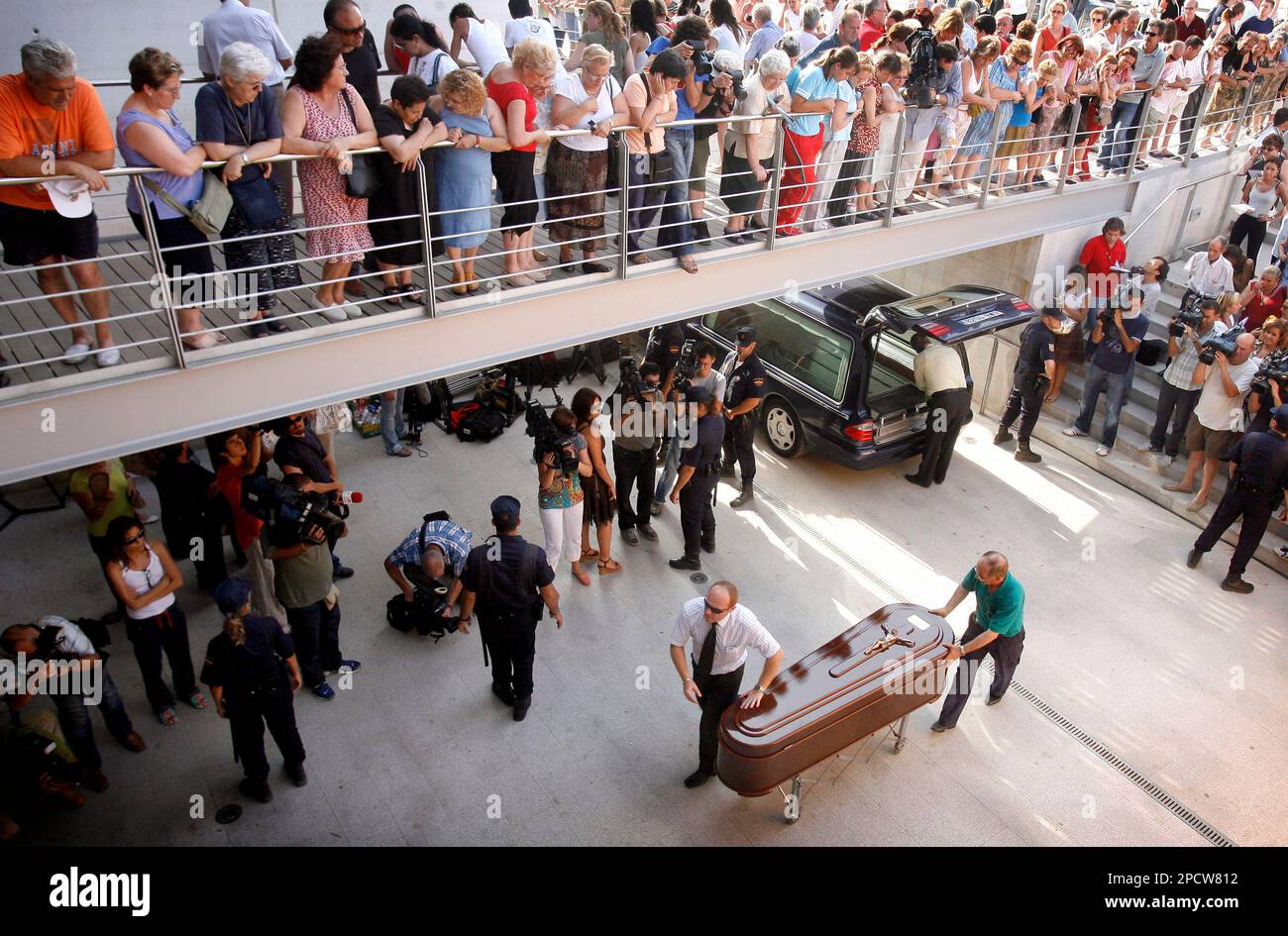 The coffin of one of the victims of a train derailment in Valencia is ...