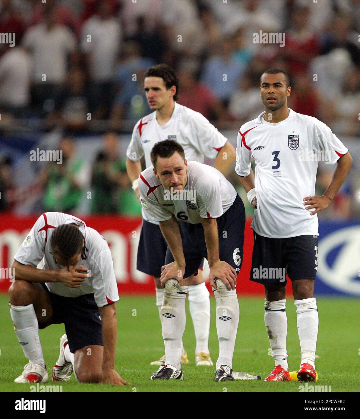 England's players, from left, Rio Ferdinand, Owen Hargreaves, John ...