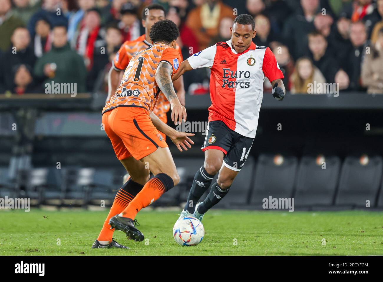 12-03-2023: Sport: Feyenoord / Volendam ROTTERDAM, NIEDERLANDE - MÄRZ 12: Xavier Mbuyamba (FC ...