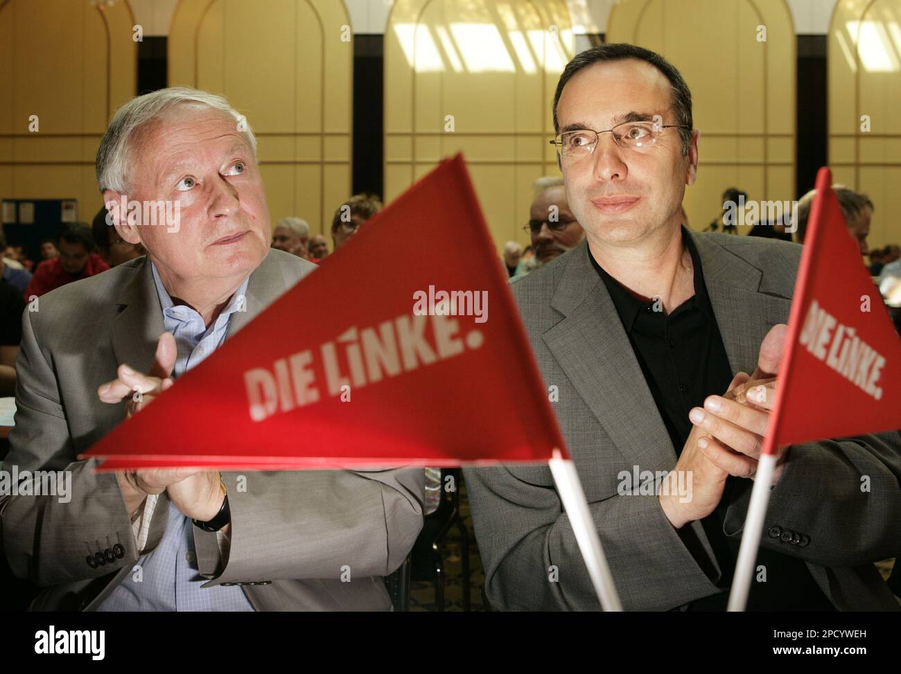 Der Fraktionsvorsitzende der Partei "Die Linke" Oskar Lafontaine und ...