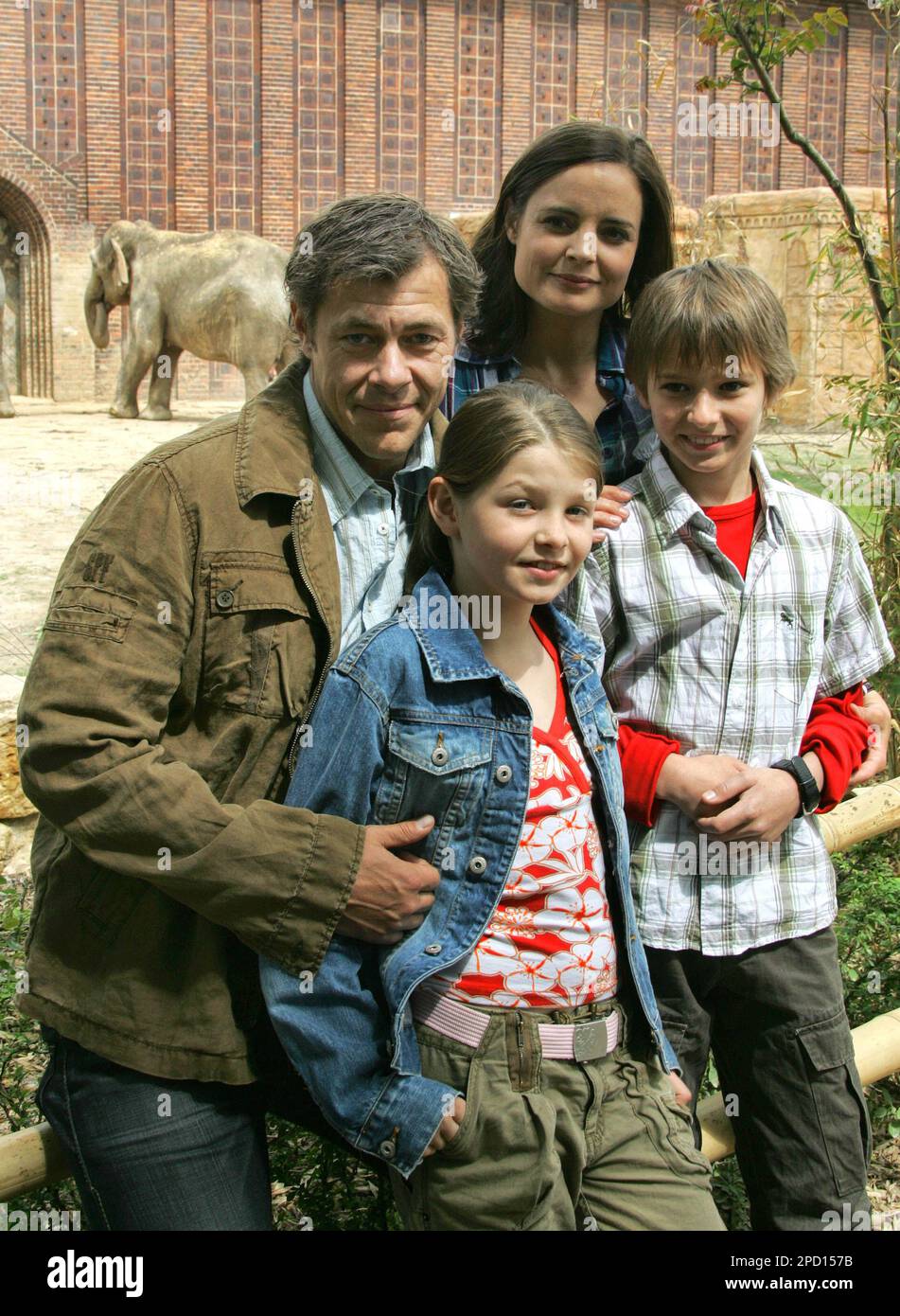Die Schauspieler Sven Martinek (Dr. Christoph Lentz) und Elisabeth Lanz ...