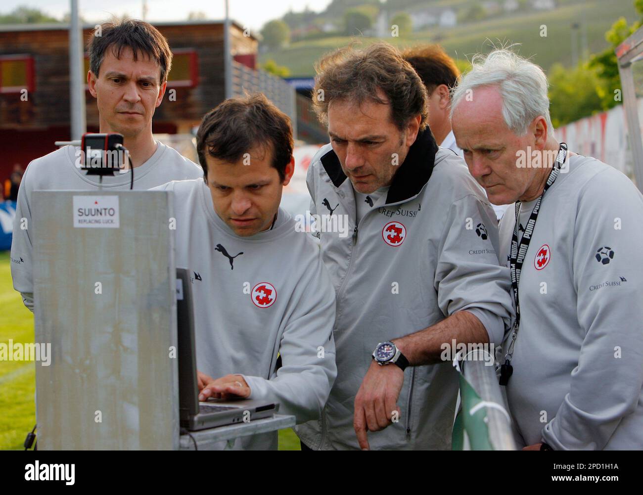 Der Schweizer Nati-Coach Jakob "Koebi" Kuhn, rechts, und sein Assistent ...