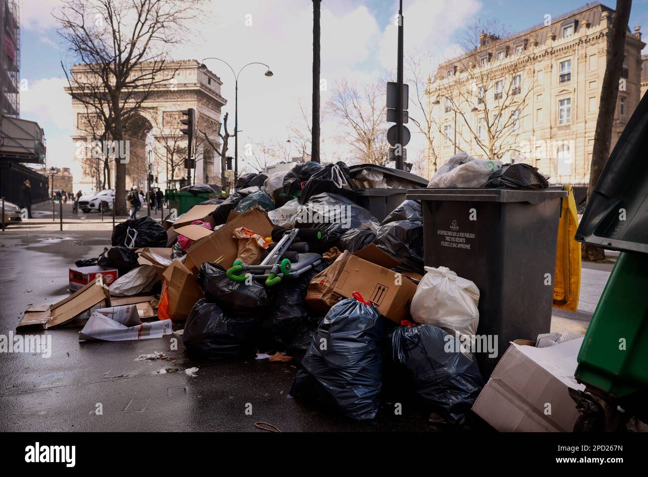 Uncollected garbages are pictured near the Arc de Triomphe in Paris ...