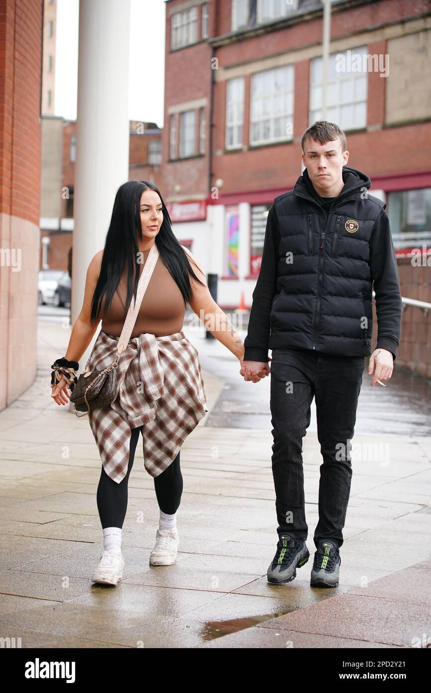 Jordan Trengrove, der von Eleanor Williams und seiner Partnerin Kayla ...