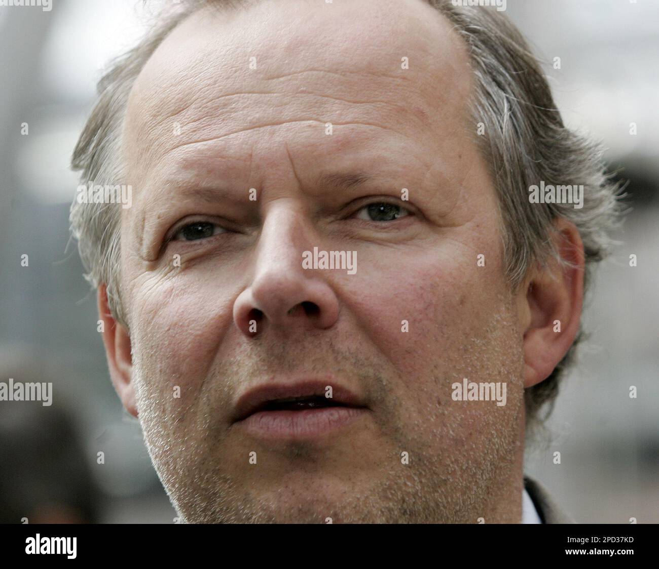 Der Kieler "Tatort"-Kommissar Axel Milberg waehrend einer Drehpause ...