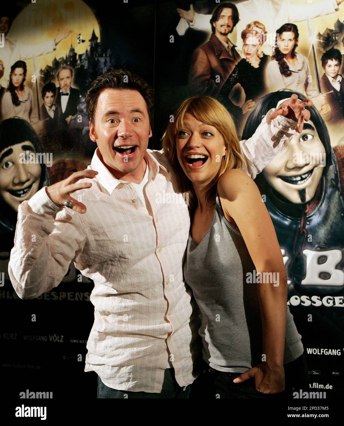 Der deutsche Comedy-Schauspieler Michael Bully Herbig, links, und die ...