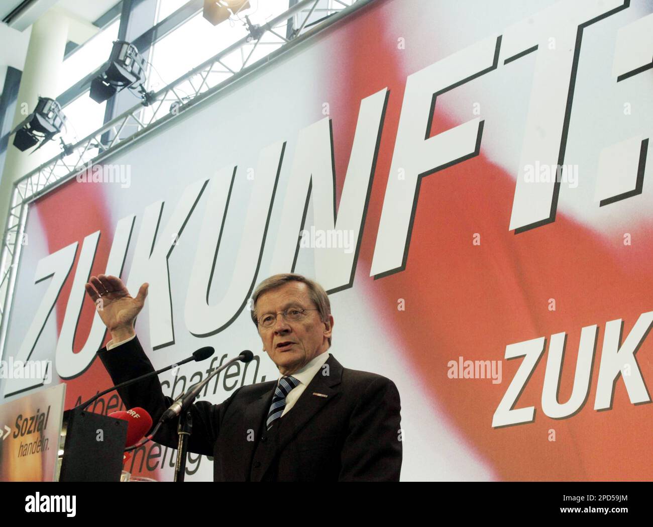 OEVP-Bundesparteiobmann Bundeskanzler Wolfgang Schuessel haelt am ...