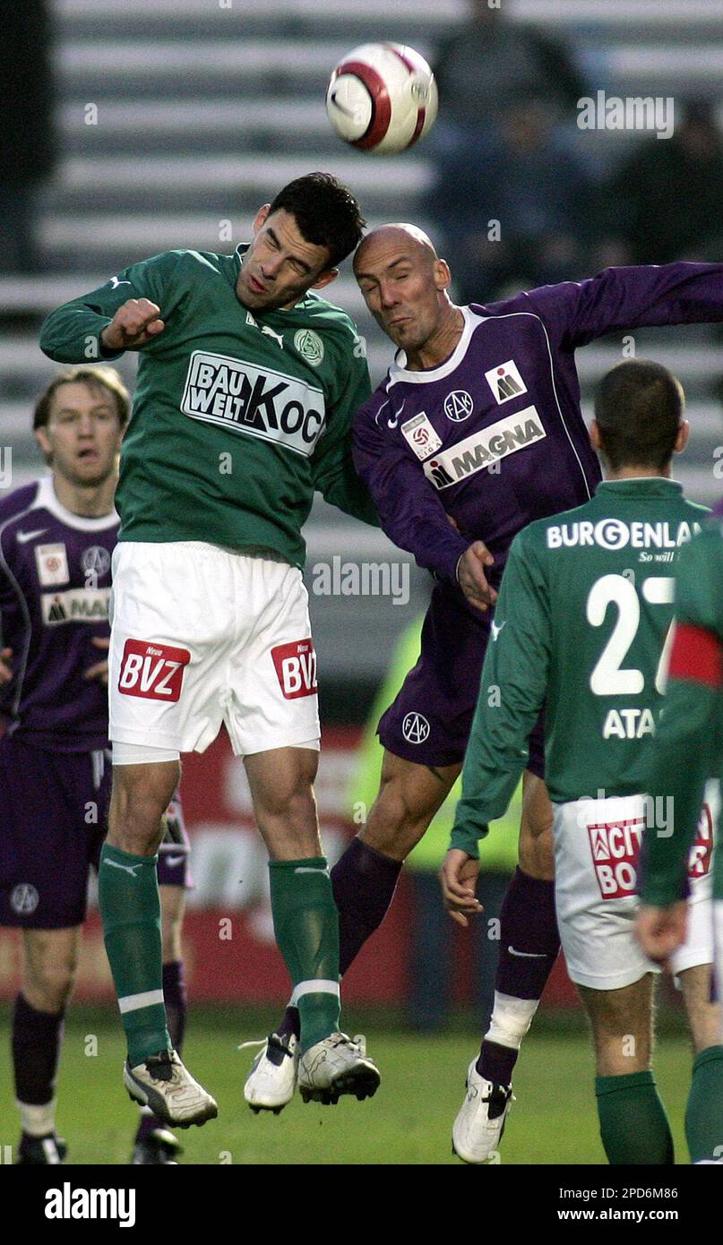 FK Austria Magnas Didier Dheedene, rechts, im Kampf um den Ball mit SV ...