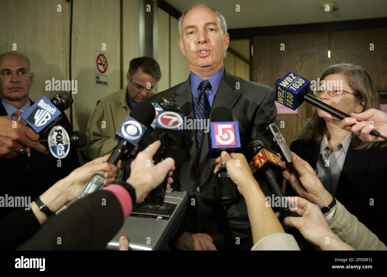 Elliot Weinstein, Neil Entwistle's defense attorney, speaks to ...