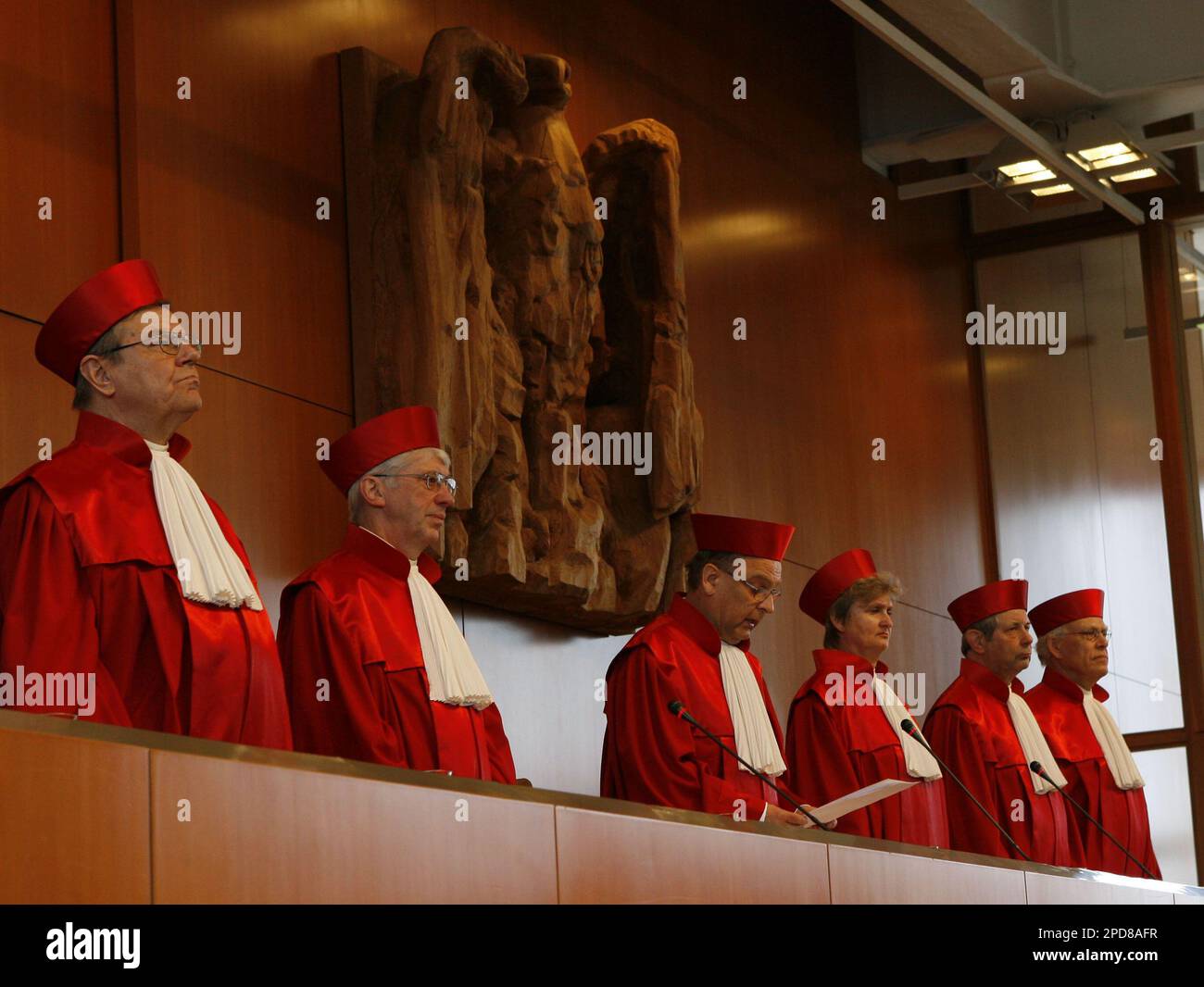 Die Richter des Ersten Senats des Bundesverfassungerichts, von links ...