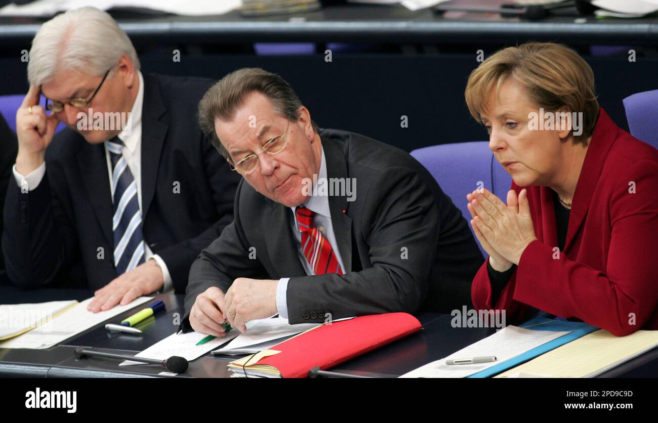 Bundeskanzlerin Angela Merkel, Vizekanzler und Arbeitsminister Franz ...
