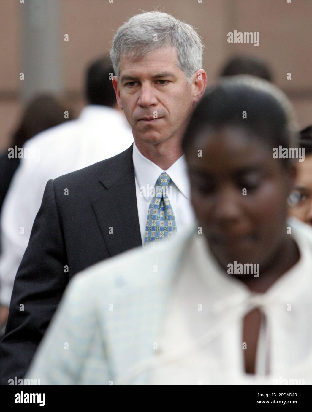 Former Enron CFO Andrew Fastow walks to the federal courthouse ...