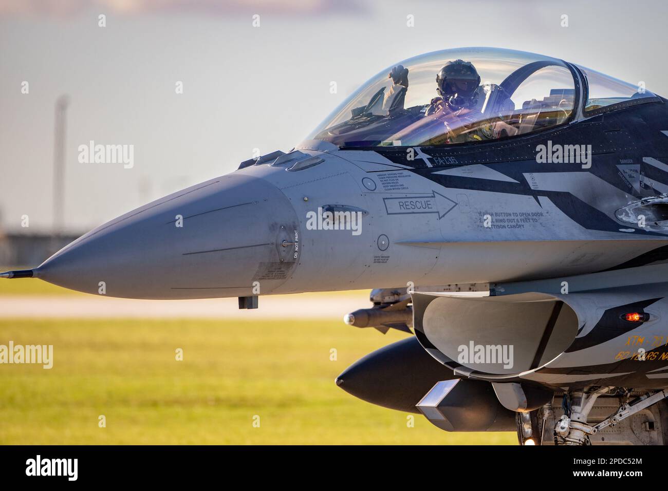 Die belgische Luftwaffe X-Tiger F-16AM kämpft Falcon beim Rollen auf ...