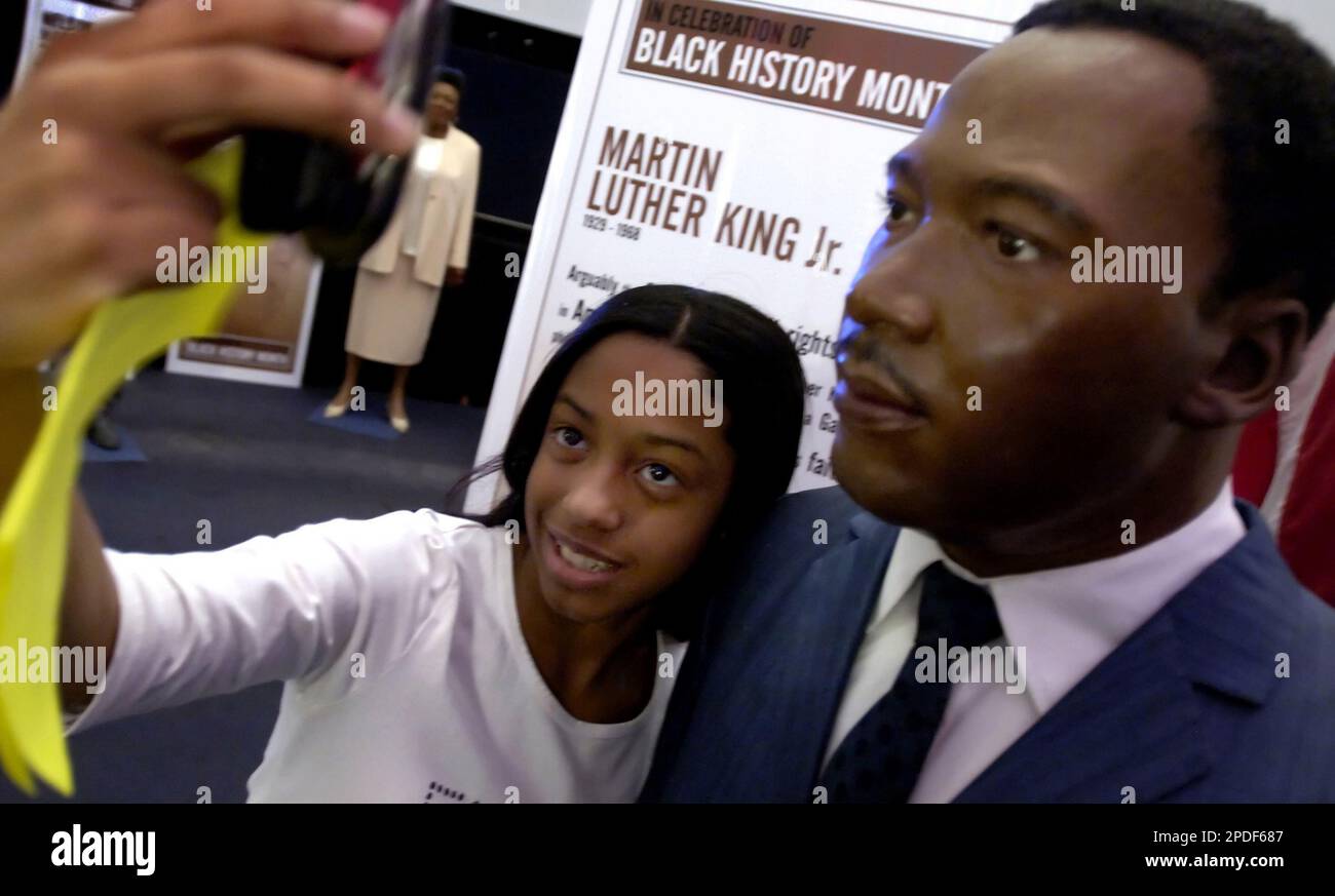 Alison Hemmings, 14, of Valley Stream, N.Y., takes her picture with a ...