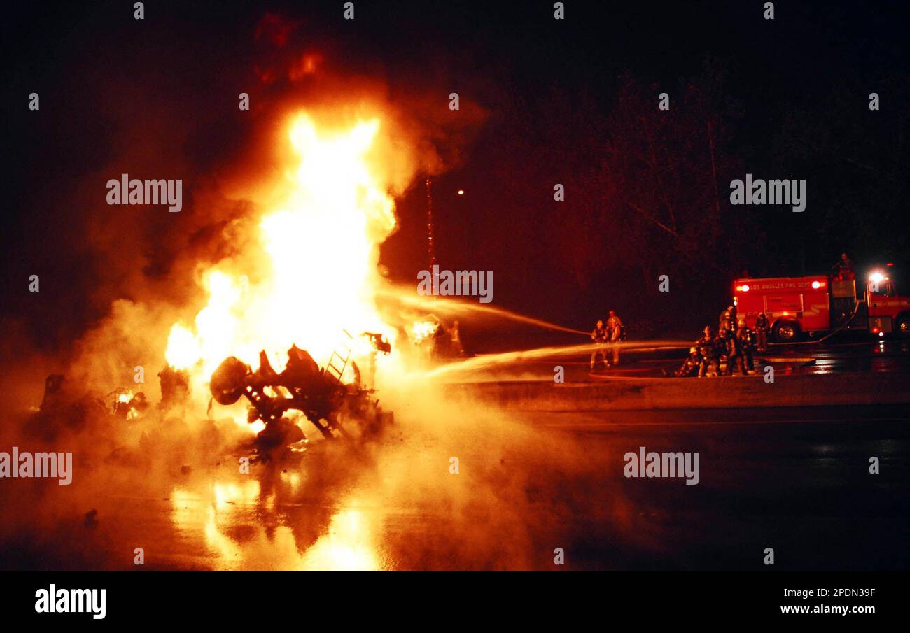 Los Angeles City firefighters fight a burning fuel tanker truck fire ...