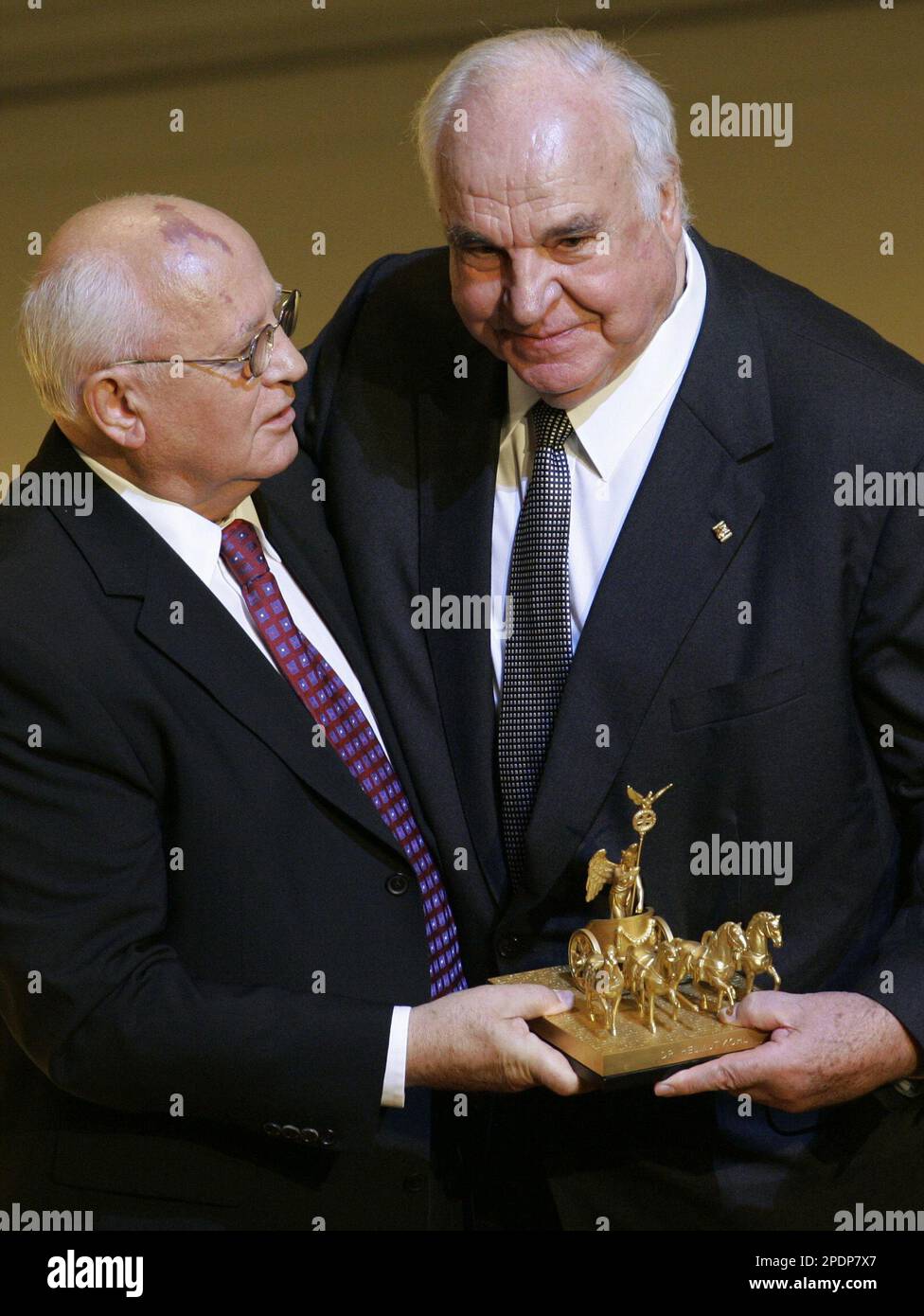 Former German chancellor Helmut Kohl receives the Quadriga award from ...